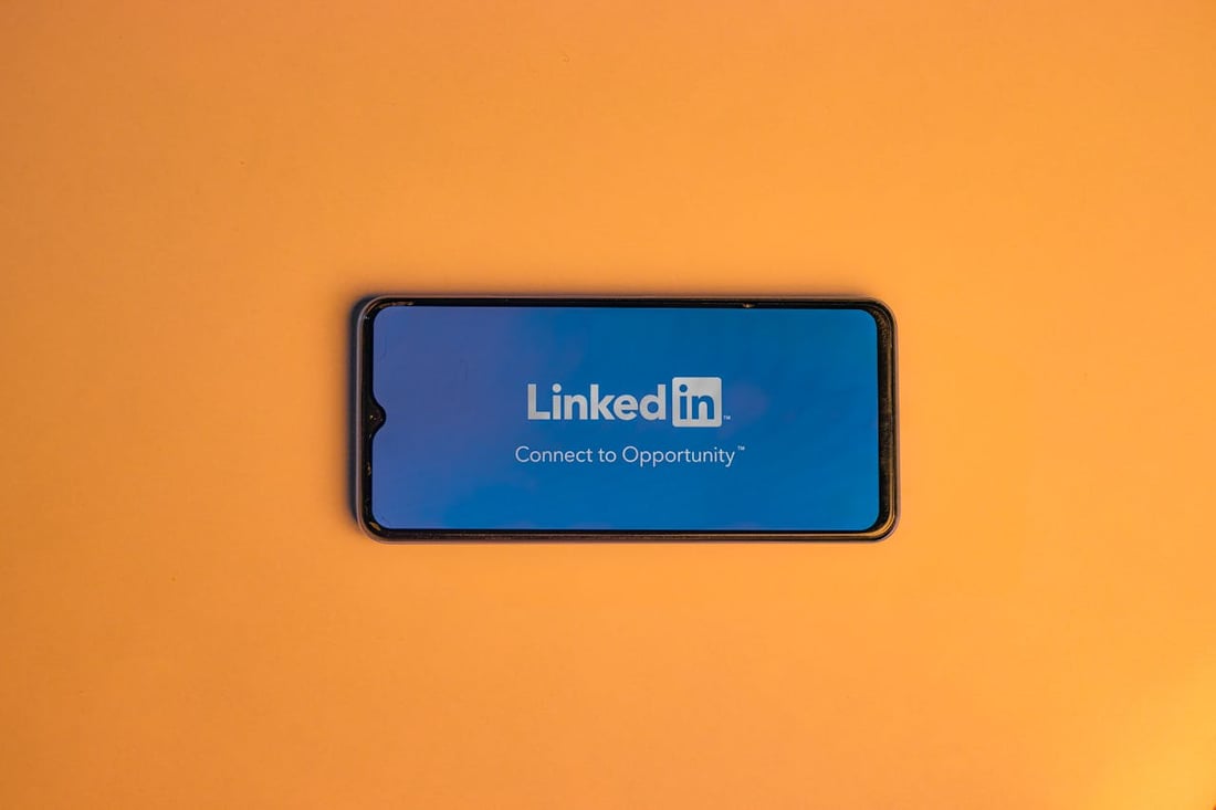 How to Write a LinkedIn Bio That Stands Out + Examples